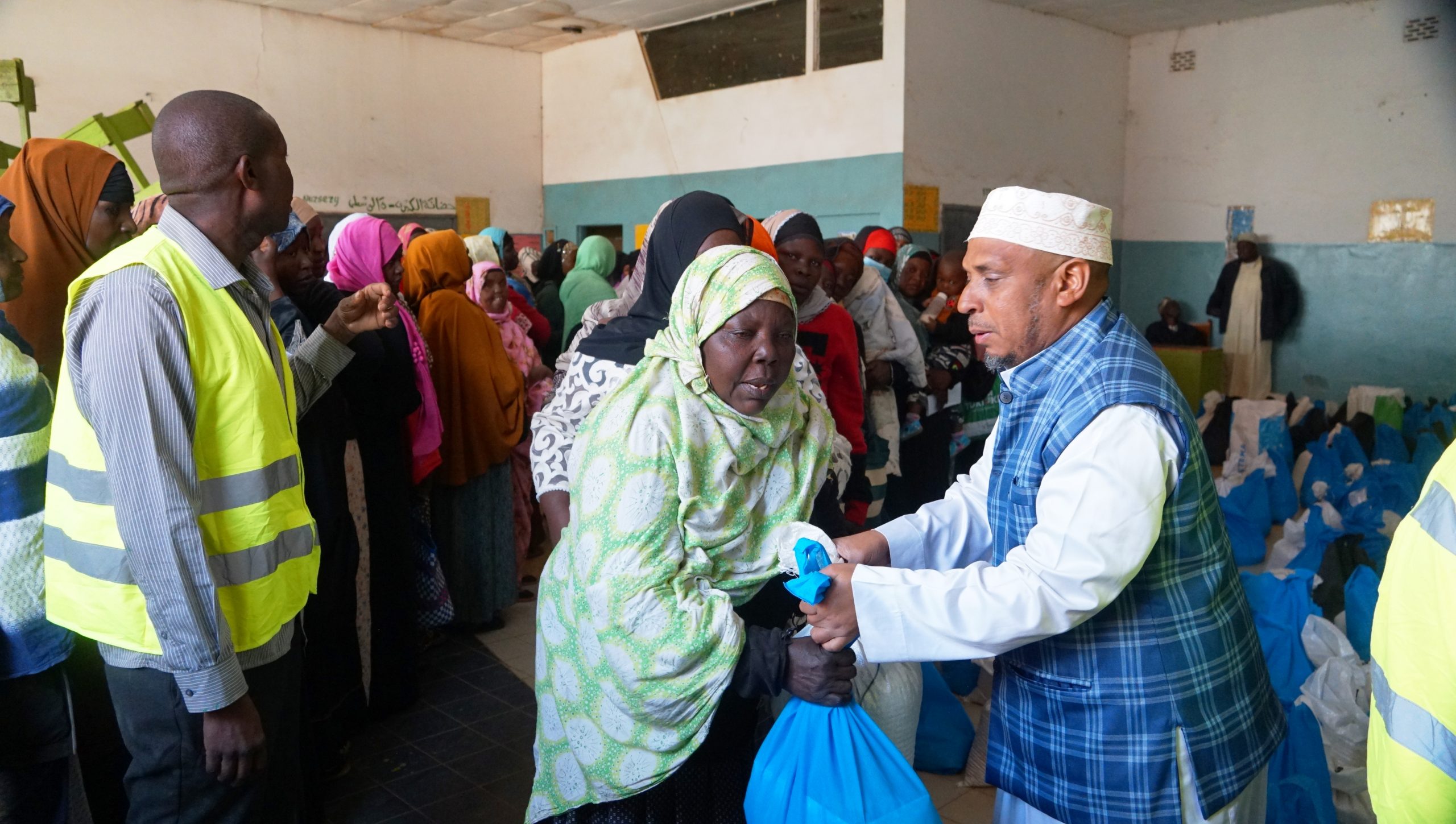 Over 200 needy Muslim women receive food donations during Ramadan ...